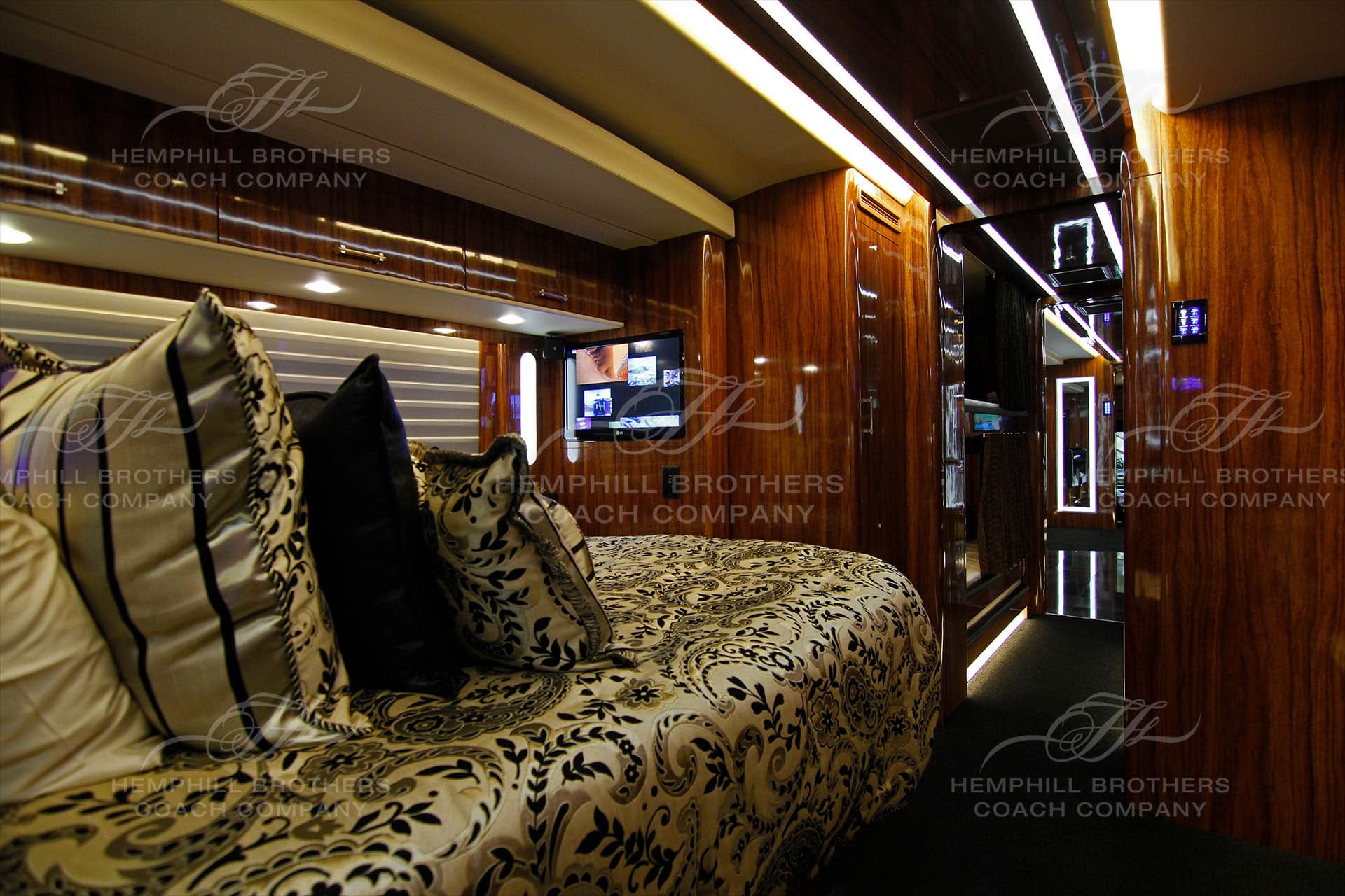 Bus HP-2265 | Dreamliner Coach Company