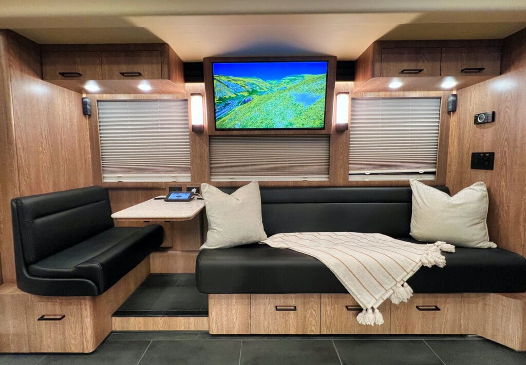 Top 5 Features of a Luxury Tour Bus You Didn’t Know You Needed ...
