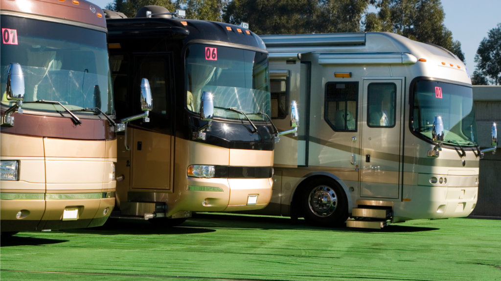 How to Keep Your Group Entertained in a Motor Coach Rental | Dreamliner ...